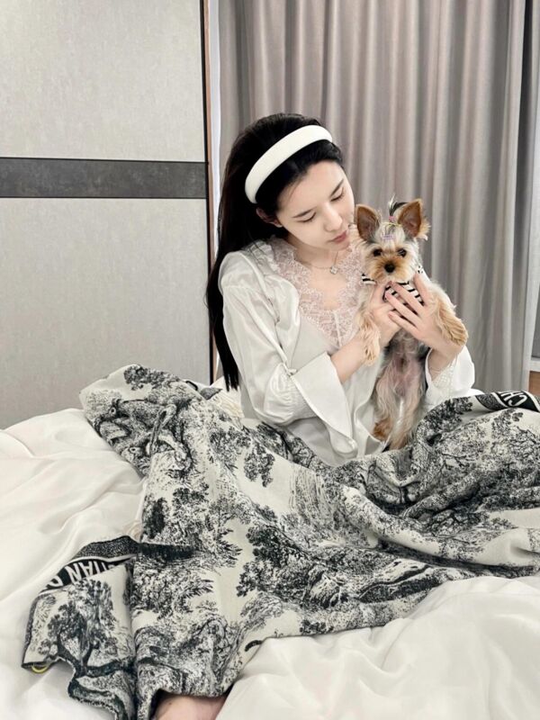 07729 816059 | Li Mei Ling | 1 signalement | 2 commentaires